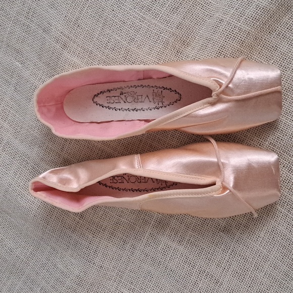 chacott | Shoes | Chacott Veronese Pink Silk Pointe Ballet Shoes Nwot ...
